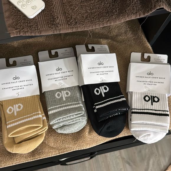 Alo Unisex Half-Crew Socks – Modex